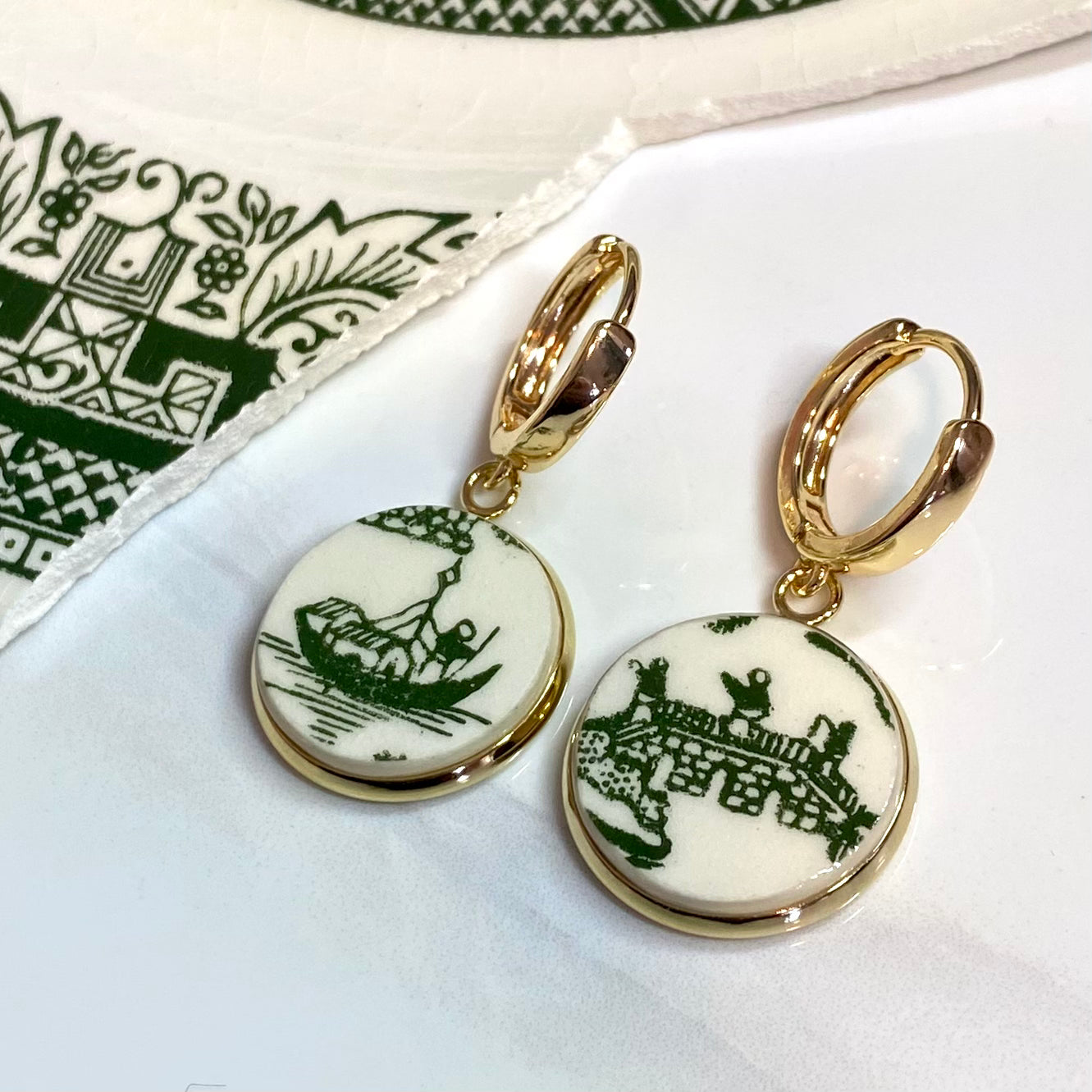 Green Willow Ware by Royal China Huggies Leverback Dangly Earrings YM